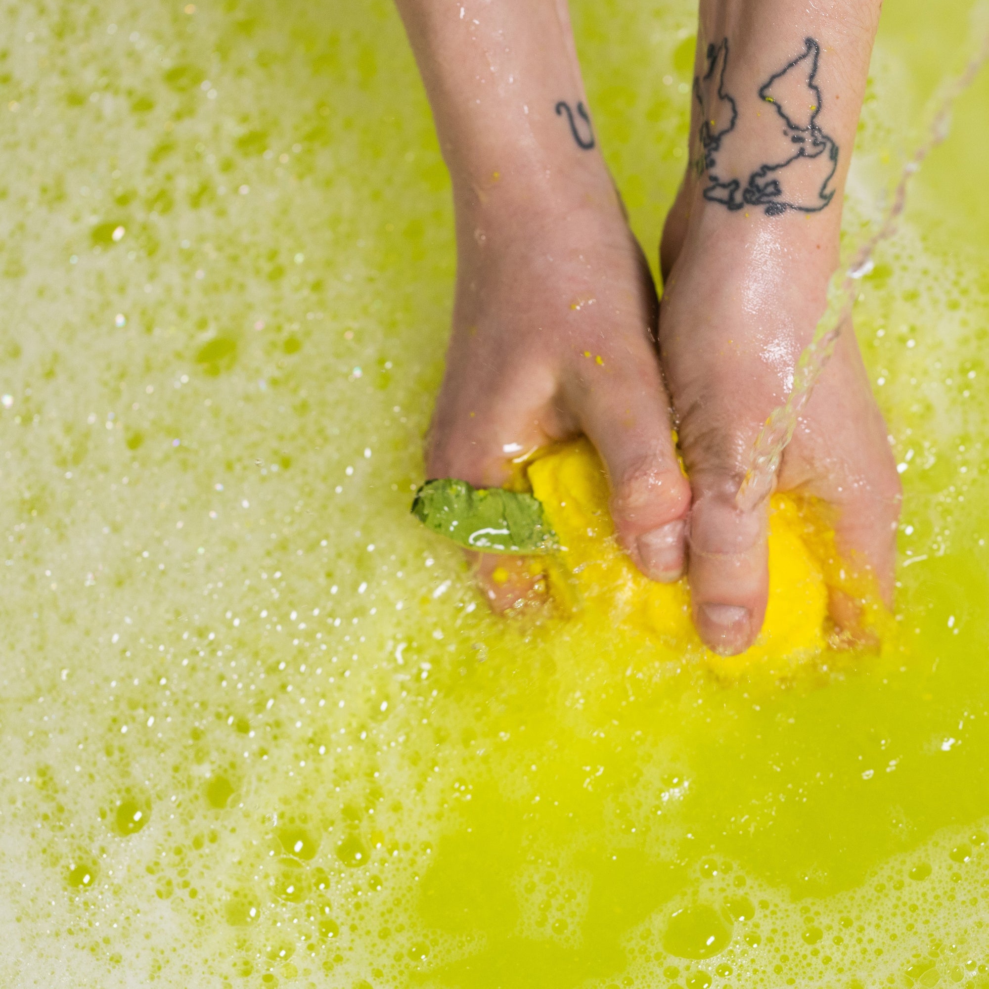 Lemon Crumble Bubble Bar – Lush Estonia